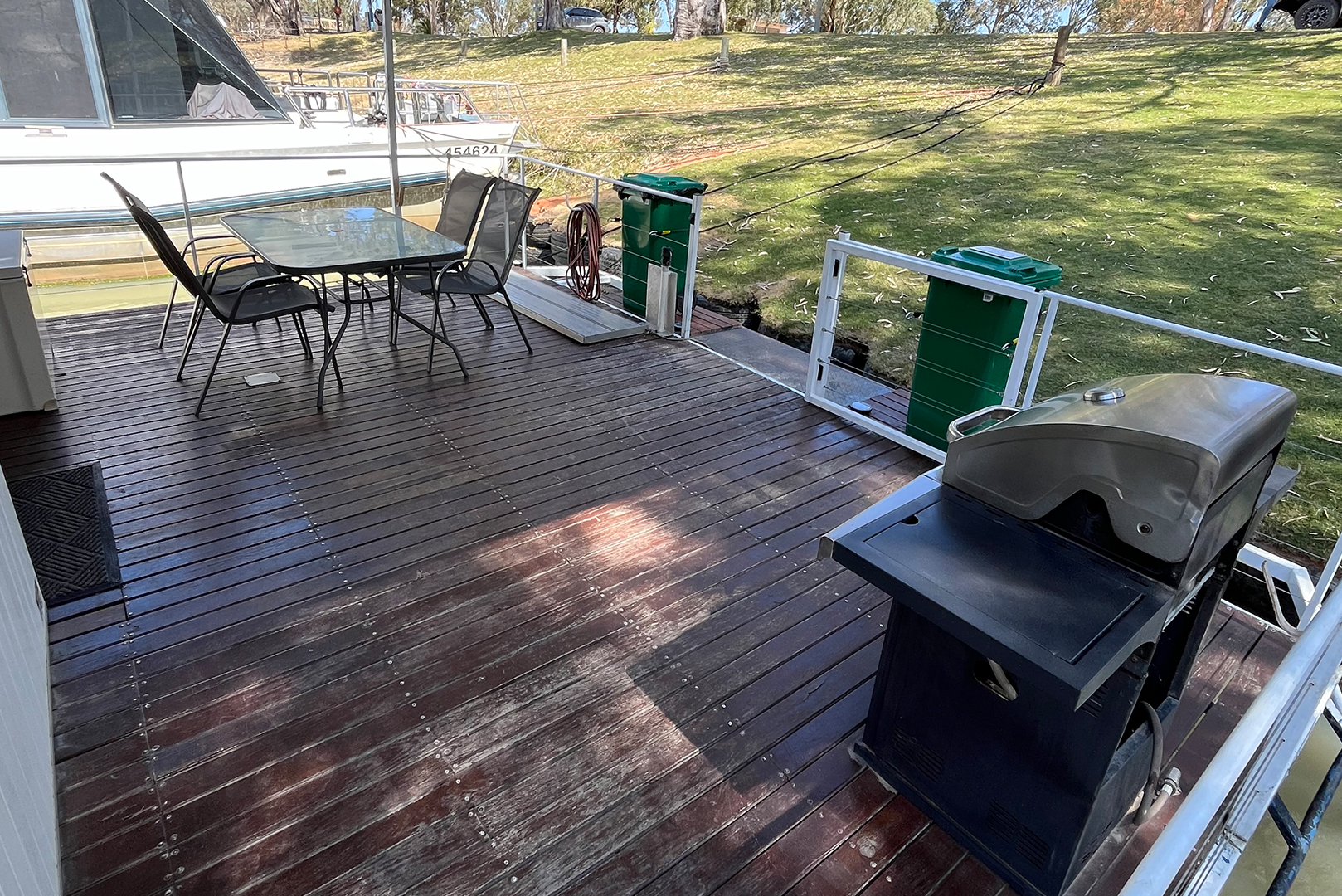 Hire the AQUA Squirt Houseboat | Kodari Houseboats Morgan SA