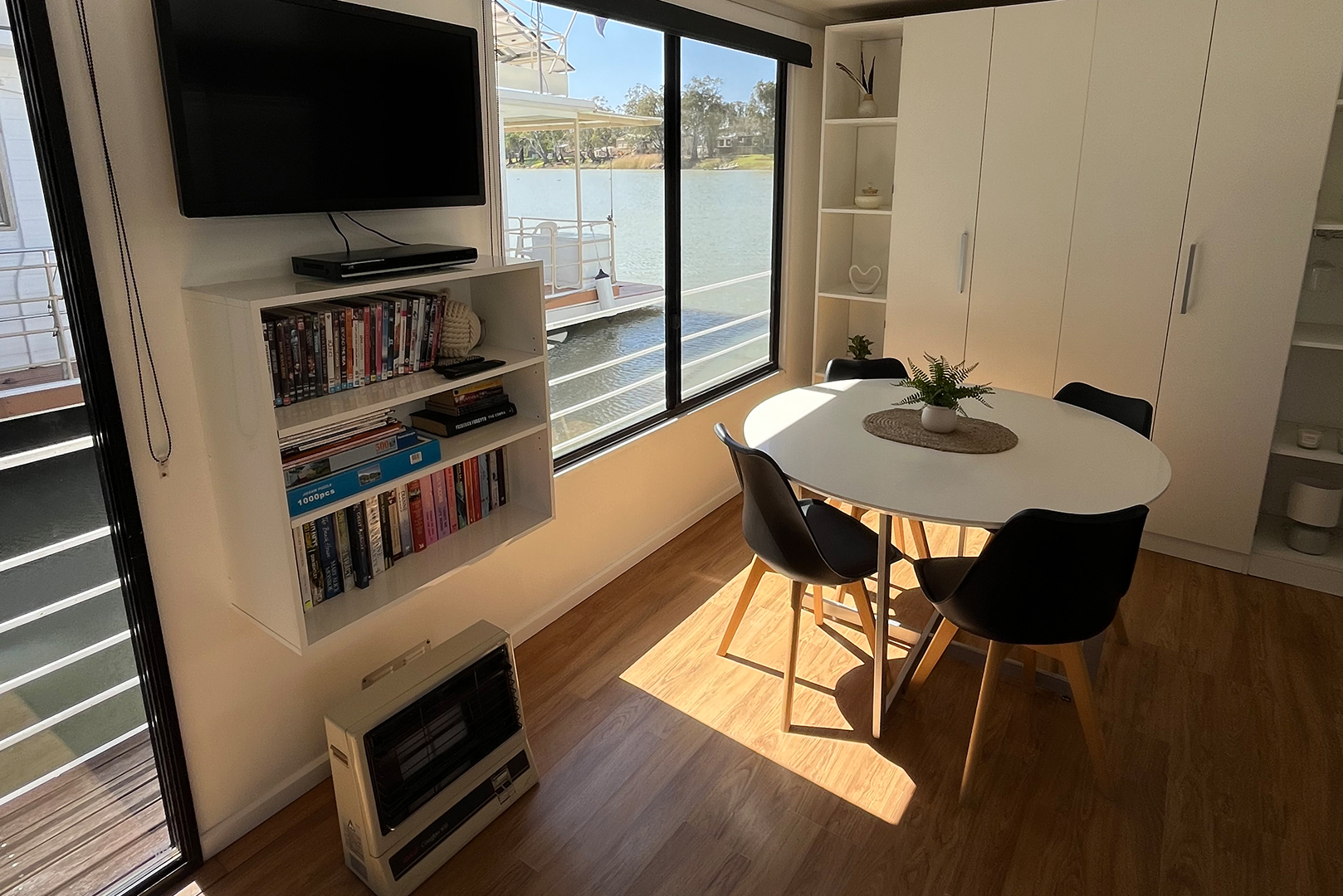 Hire the AQUA Squirt Houseboat | Kodari Houseboats Morgan SA