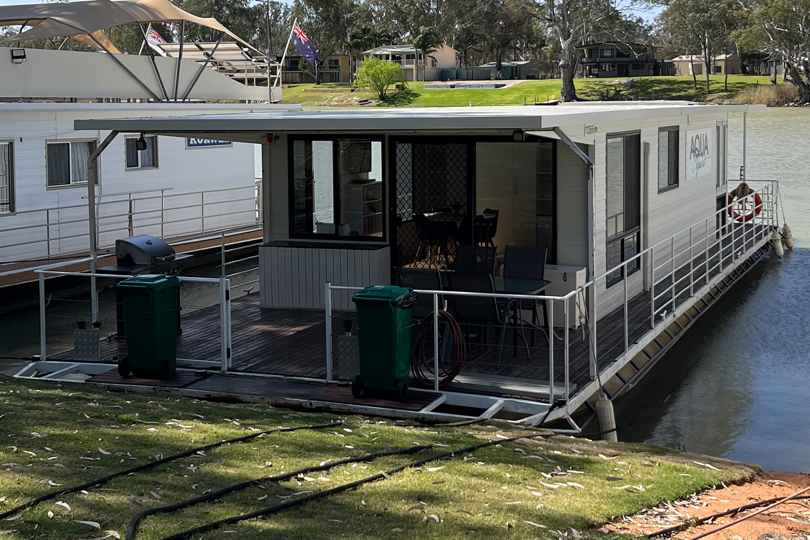 Hire the AQUA Squirt Houseboat | Kodari Houseboats Morgan SA